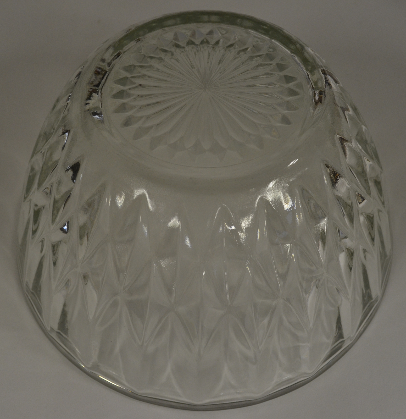 Clear Glass Diamond Pattern Fruit Bowl - 9" Round