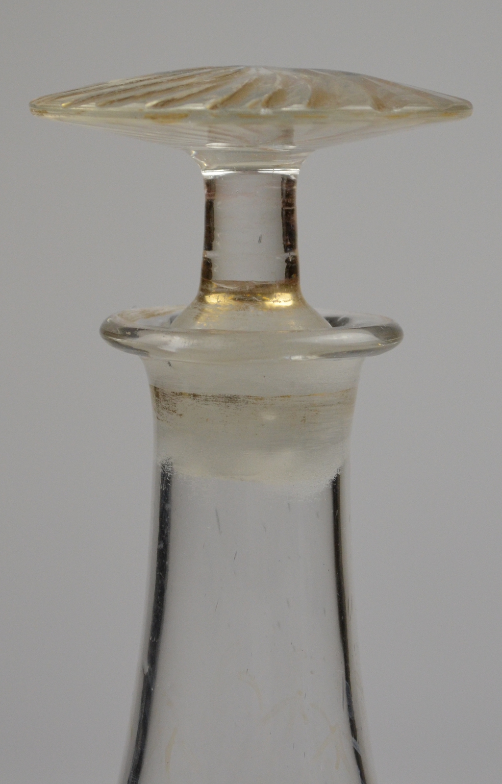 Clear Glass With Gold Heart Accents Wine Decanter With Stopper - 11.5" Tall